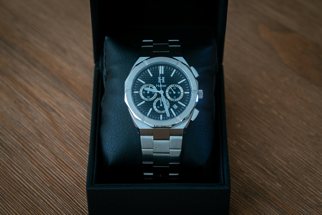 The Elegance of Stainless Steel Watches: A Comprehensive Guide – Huber